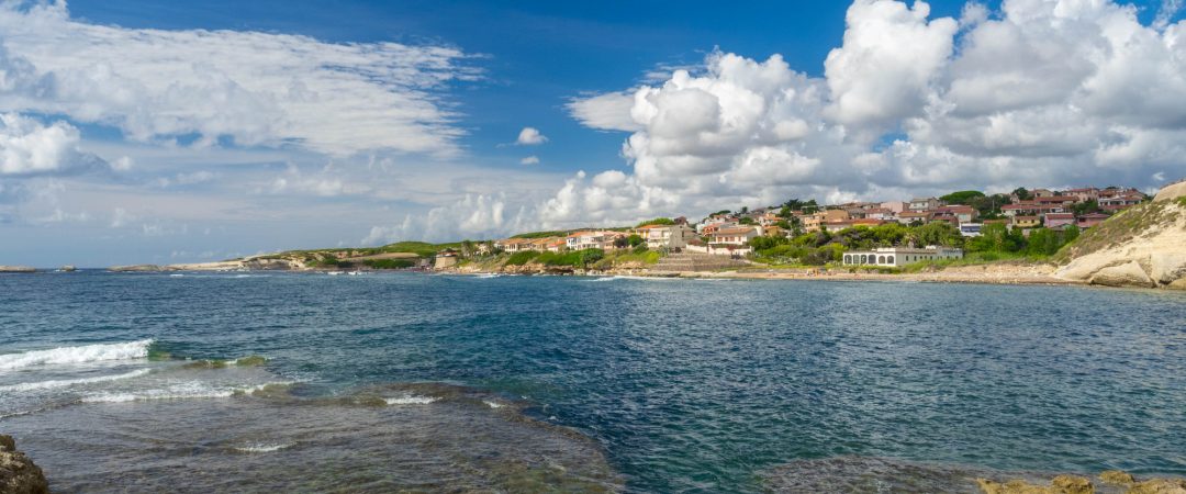 Sardegna, trekking vista mare a Capo Mannu, nel regno della Vernaccia