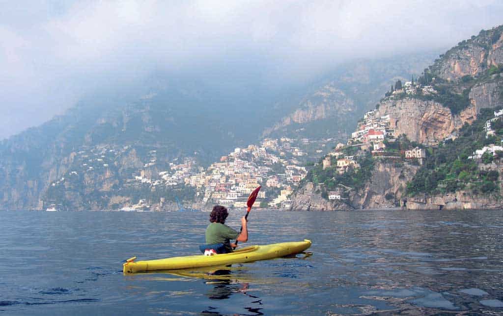 Campania, Positano: trekking in kayak tra grotte e acque cristalline