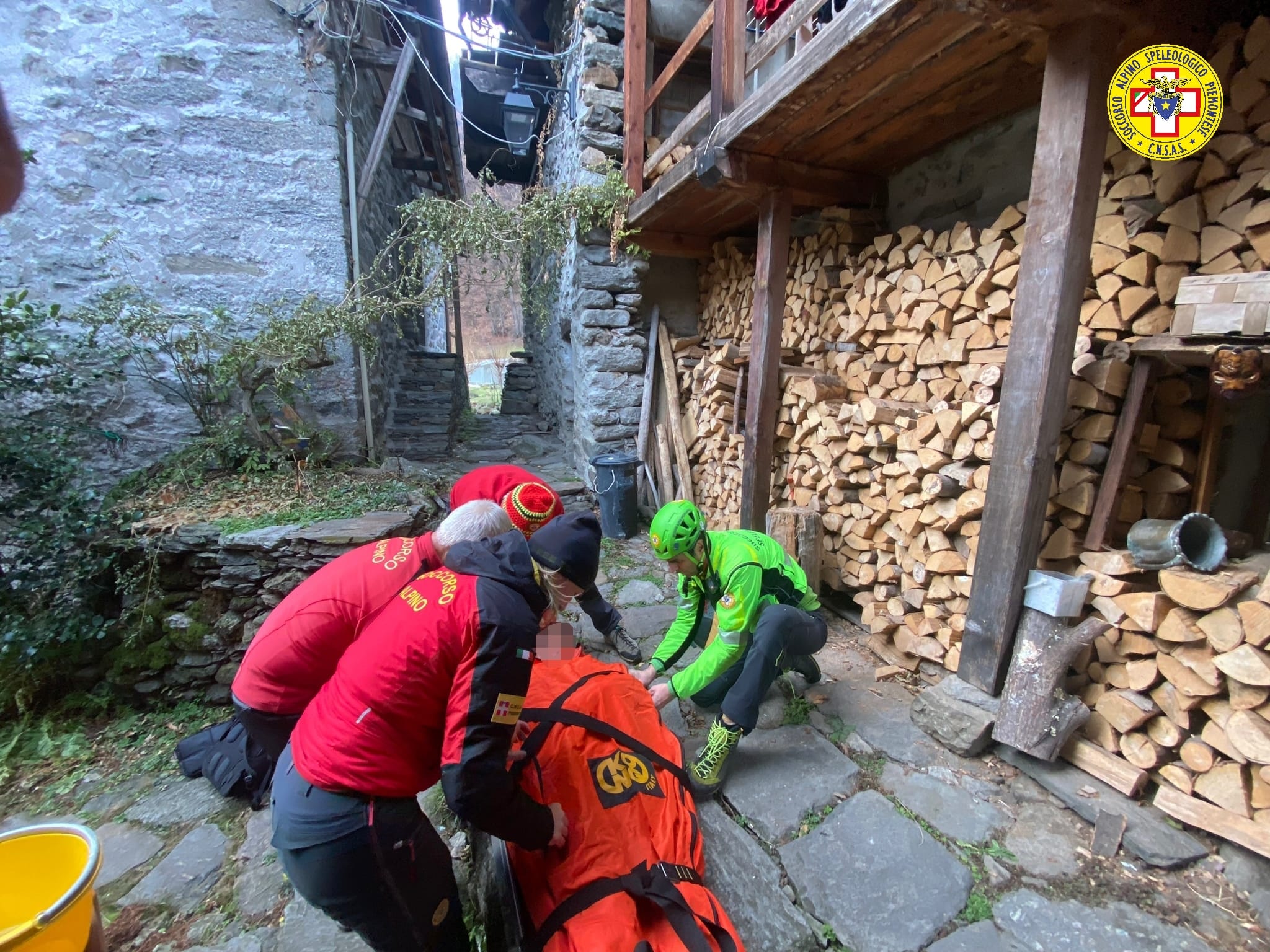 Piemonte, Valle Antrona: partorisce in baita, recuperata dal soccorso ...