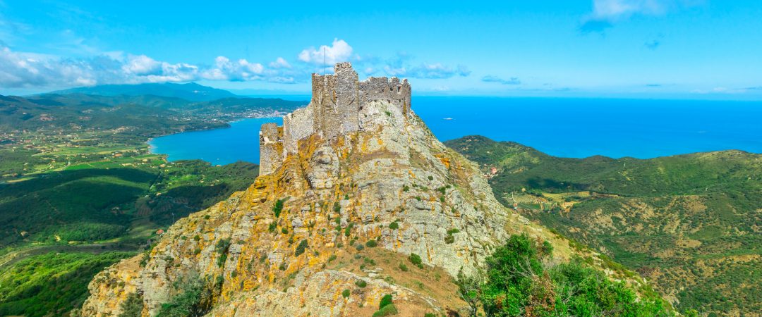 Camminare tra le rocche medievali della Toscana: i 6 forti più belli ...