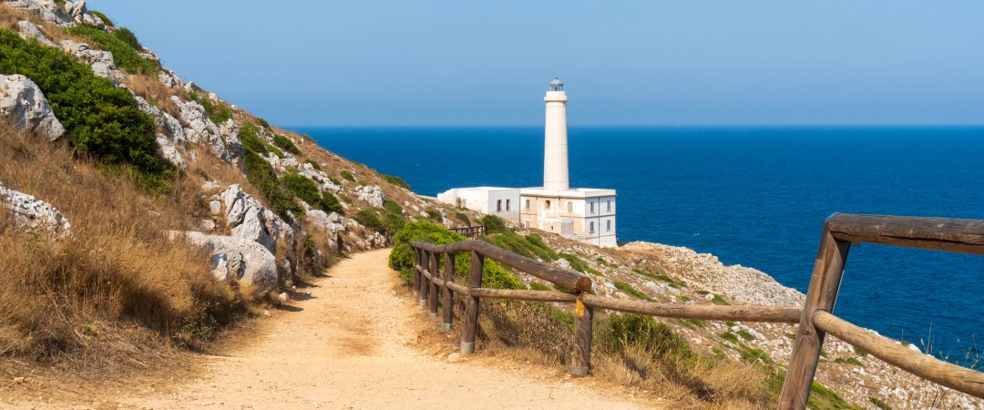 Trekking in Salento: 4 sentieri tra falesie, grotte e mare | Trekking.it