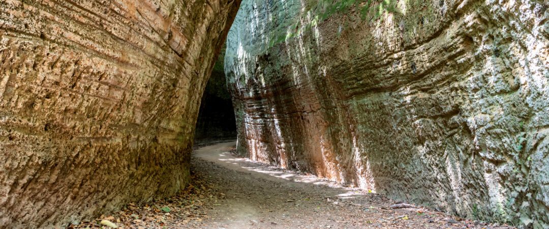 Toscana, camminare nelle spettacolari Vie Cave etrusche